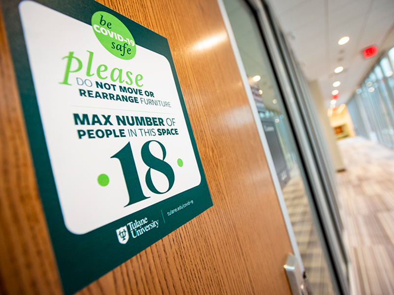 Plexiglass barriers, signs placed throughout campus | Tulane News
